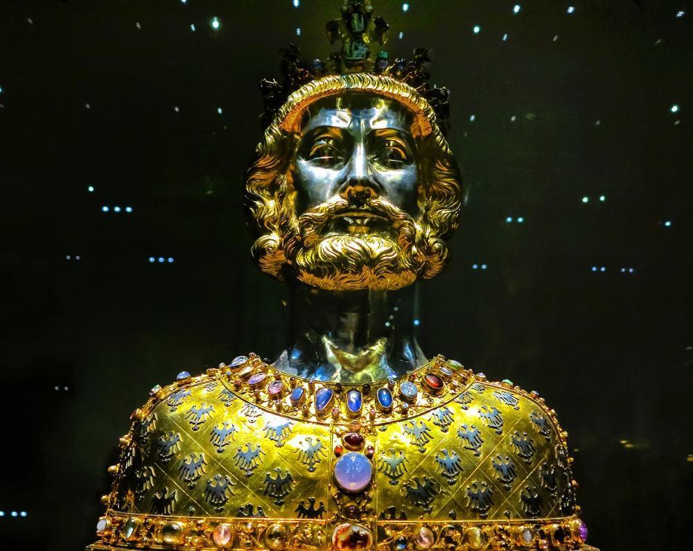 Karel de Grote in Aken? Wat met Karel de Grote in Aken? Lees er meer ...