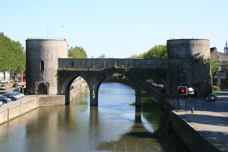 Doornik: Pont des Trous, bescherming in middeleeuwen