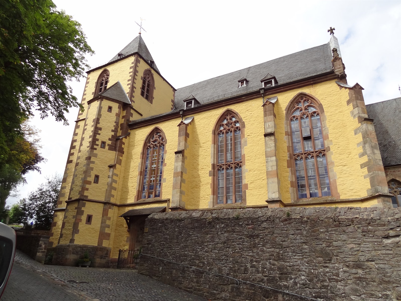 Eifel: Schleiden, beukenhagen en kerk als attractie