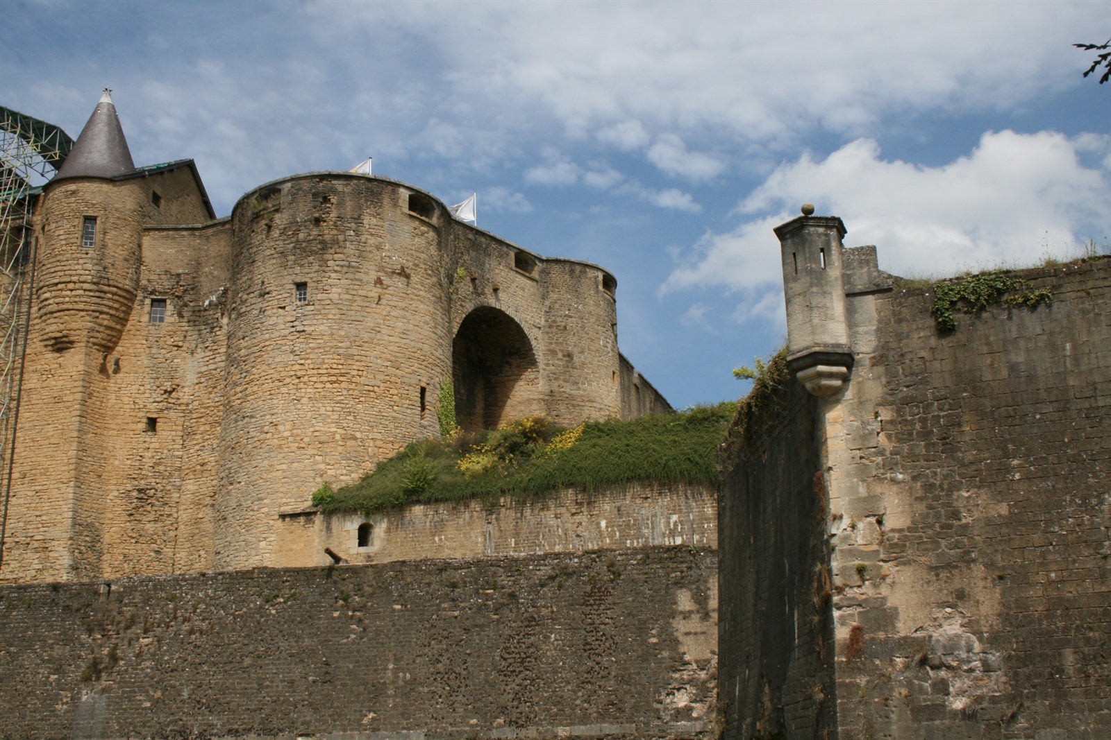 De burcht van Sedan bezoeken? Ontdek de grootste burcht van Europa